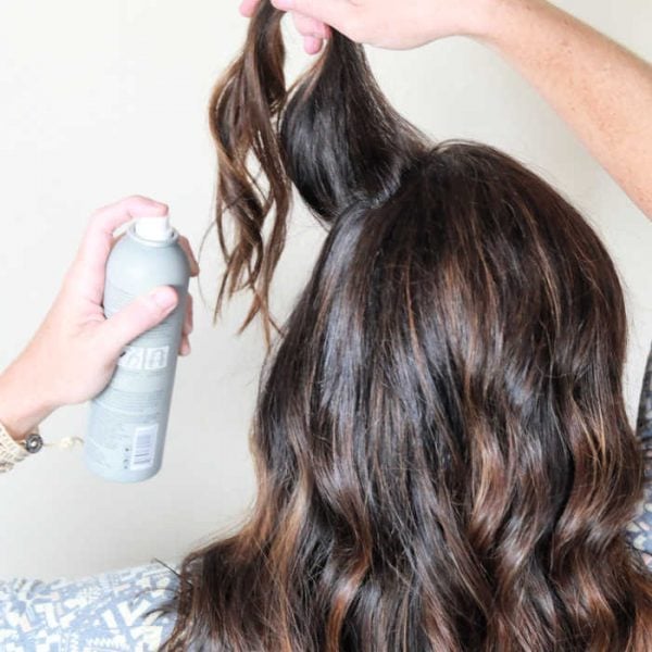 How to use dry shampoo - 10 easy tips that work great