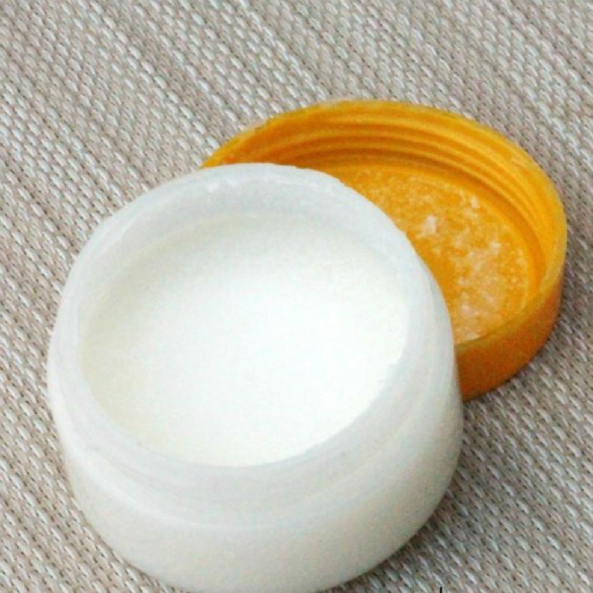 DIY Face Moisturizer - best homemade face moisturizer