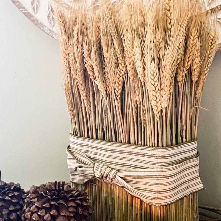 Christmas Vase Filler Ideas - 31 Easy and Gorgeous Ideas